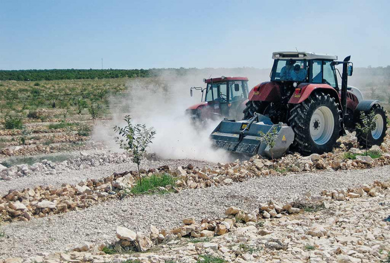 Stone Crushers for Tractors | PTO Driven Stone Crusher